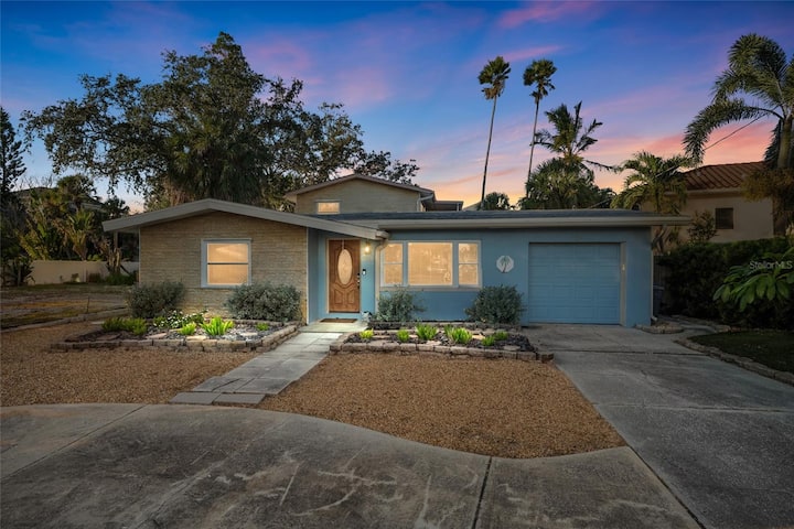 St Pete Beach 4 Bedroom Pool Home - St. Pete Beach, FL