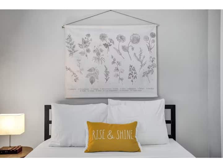 Rustic Retreats: Near Las Olas W/ Pool - Fort Lauderdale