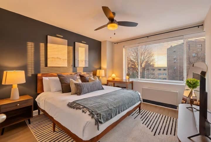 Relax & Recharge • Massage Chair + Free Parking - Arlington, VA