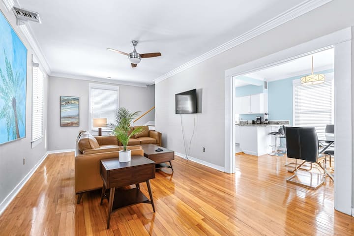 Sunny Haven By The Village - Tampa, FL