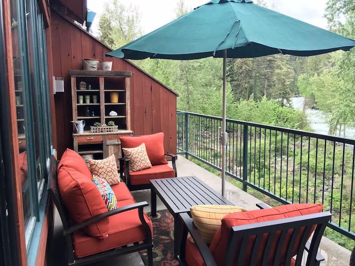 Up-a-creek Chalet- Beautiful Bigfork Condo - Bigfork, MT