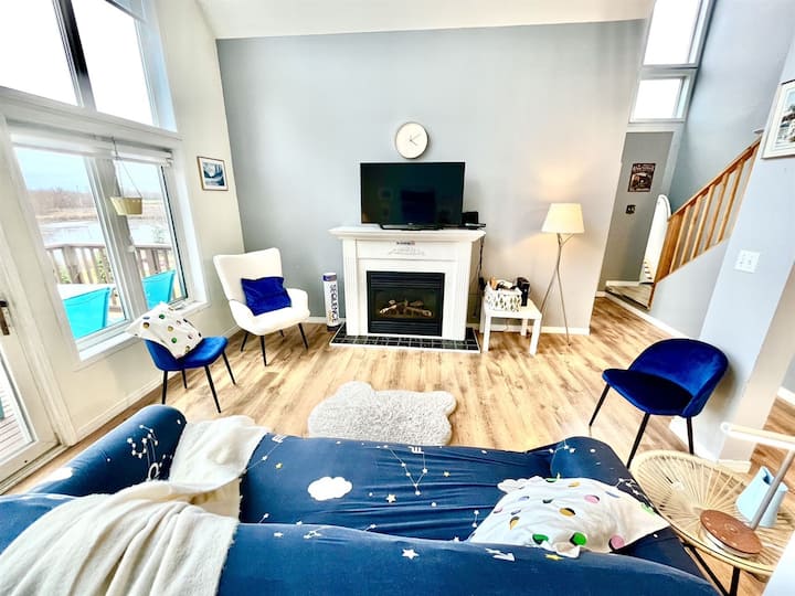 Stargazer’s Lake House | Family & Nature Escape - Napanee