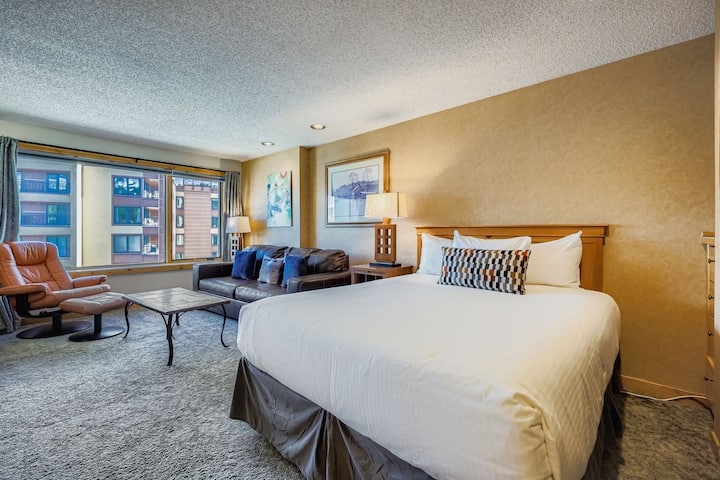 Village At Breck Ski In Ski Out Studio! - Breckenridge, CO