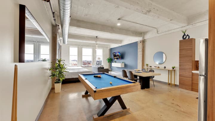 Dt Dallas | Gym | Free Valet | Walk To Conv Ctr - Dallas, TX