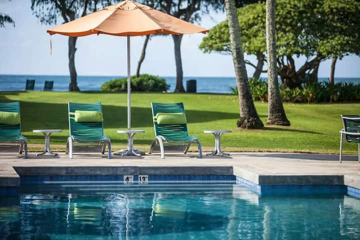 Kauai Beachfront Hotel - Pool View Room - Kauai, HI