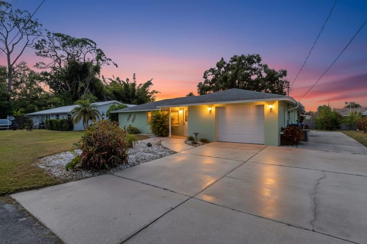 Sarasota Sunhaven – Home Near Beaches! - Sarasota, FL