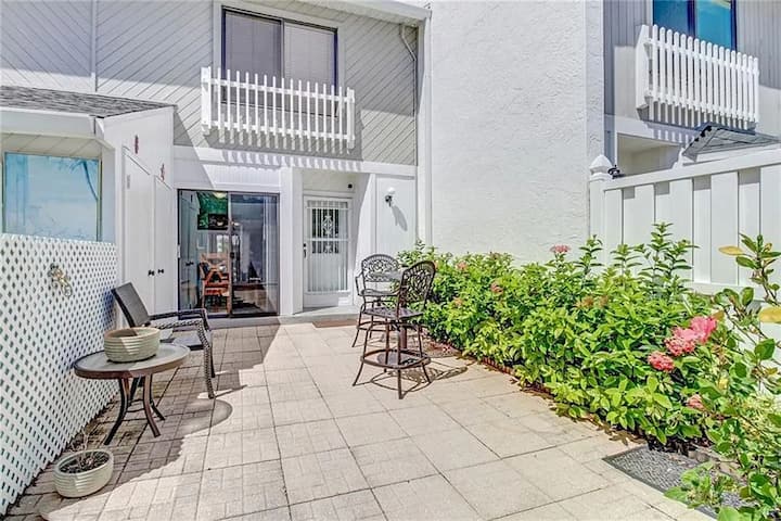 Surf & Swing Escape! - Bonita Springs, FL