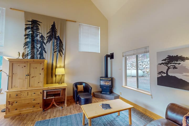 Wallowa Lakefront With A Private Dock, Two Decks - Joseph, OR