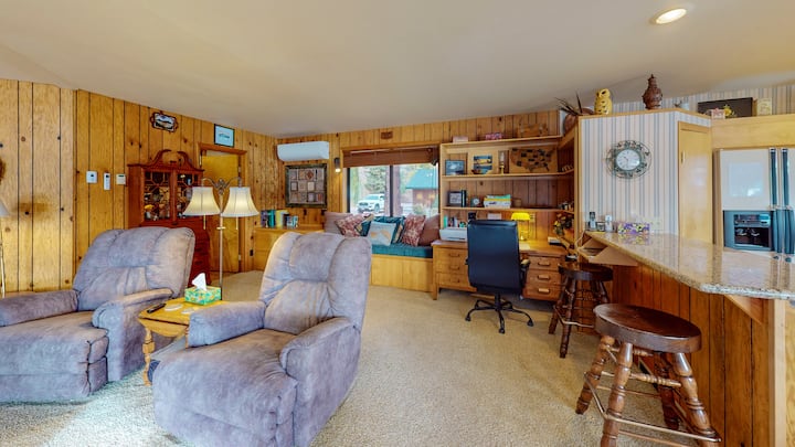 The Treehouse Lakefront– Scenic Family Getaway - Joseph, OR
