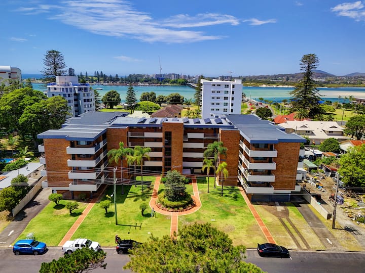 Amaroo 47 - Sunny Coastal Retreat - Forster