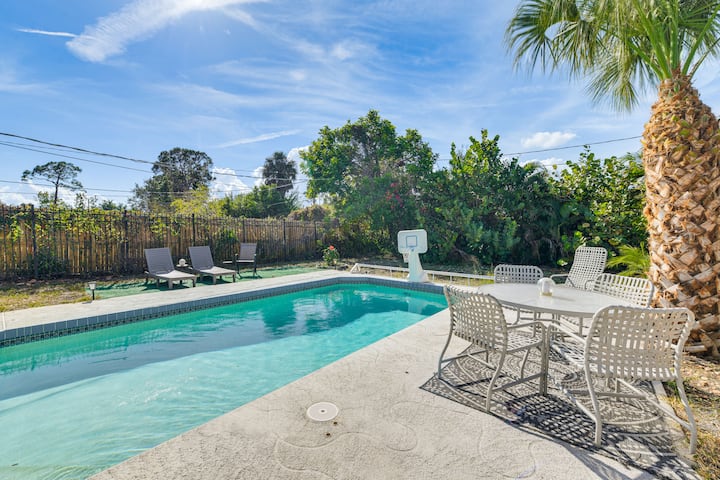 Beach Time + Pool Vibes! Port Charlotte Hideaway - Port Charlotte, FL