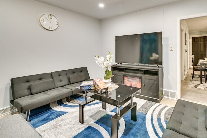 Walk To Local Eats! Updated Schenectady Apartment - Schenectady, NY