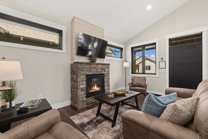 Newly Built One Bedroom Cottage - Walking Distance - Red Lodge, MT