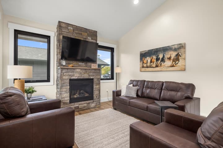 Newly Built Spacious Two Bedroom Cottage - Red Lodge, MT