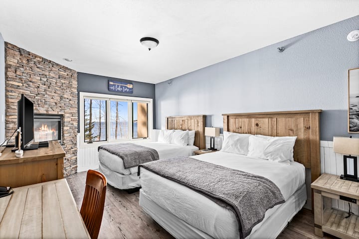 Whispering Pines Lake Views | 2 Queen Bed Studio - Two Harbors, MN