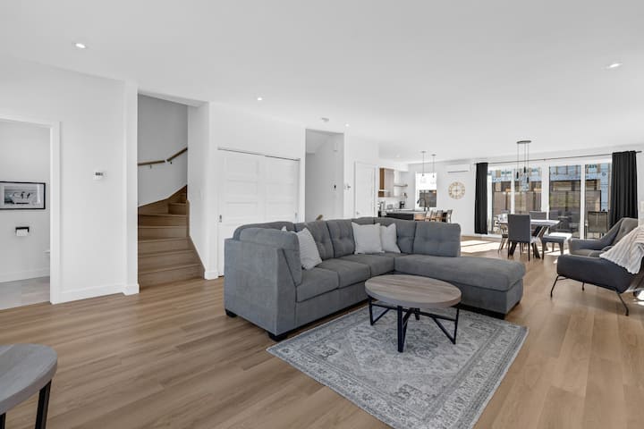 Le Memph: 3 Bedrooms Pool Hot Tub Lac Memphrémagog - Magog