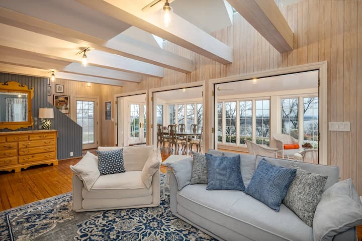 Peaceful Blufftop Home Over The Missouri - New Haven, MO