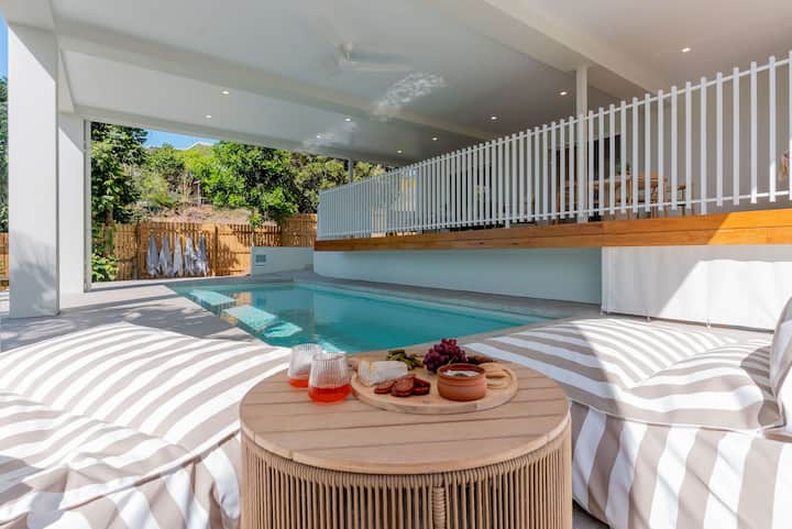 Airlie's Best Views - Luxury Waterfront Villa - Airlie Beach