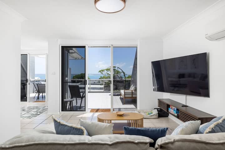 Nelson Towers- Overlooking The Bay - Port Stephens