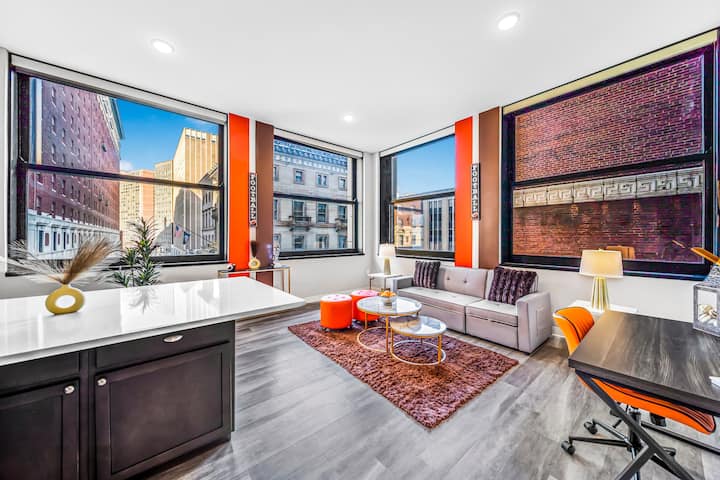 Luxe Flat W/ Heated Pool & Sauna • Gym•heart Of Dt - Cleveland Browns Stadium