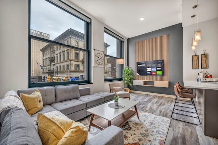 Luxe Flat W/ Heated Pool & Sauna • Gym•heart Of Dt - Franklin Castle (Hannes Tiedemann House)