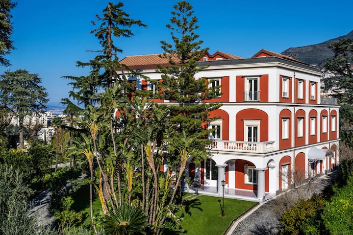 Signature Villa Overlooking The Gulf Of Naples - ポンペイ