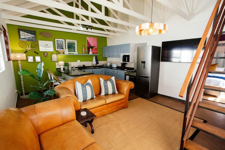 Padel Inspired Loft Apartment | Wifi | Tv - Howick