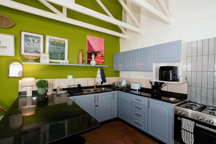 Edgy Loft Apartment | Wifi | Tv - Howick