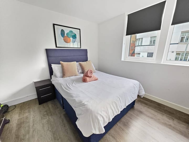 Regent Circus Apartments (05) 1 Bedroom Sleeps 2 - Swindon