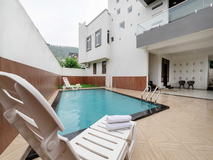 Luxe 5 Bhk Villa | Pvt Pool | Dancenter - Nathdwara