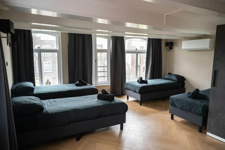 Quadruple Room By Hotel 83 - Amsterdam