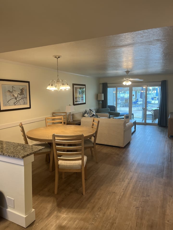 Relax & Explore At Tropical Sands Resort - Fort Myers Beach, FL