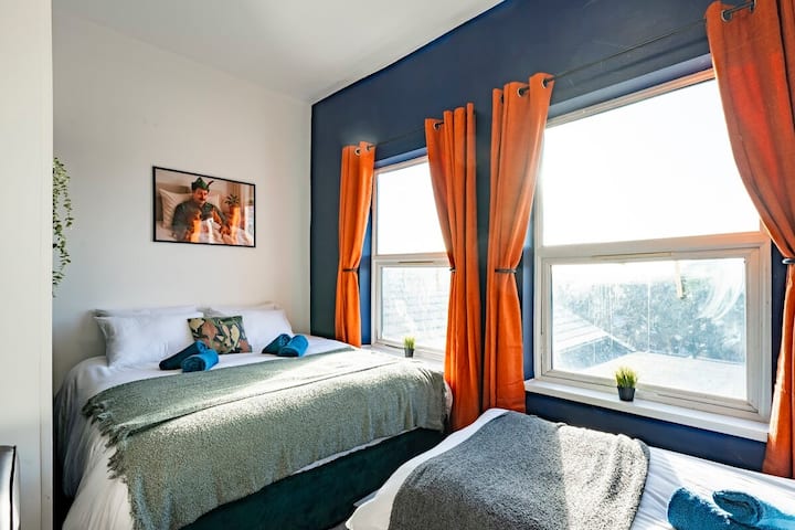 En-suite Room | Super King | Easy City Access - Nottingham