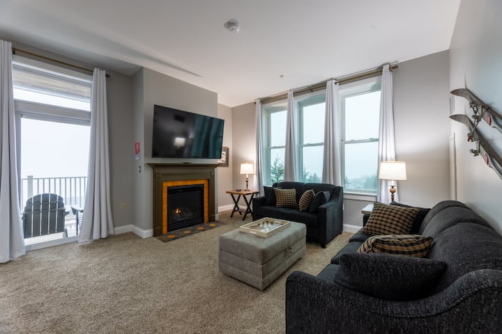 Snowshoe Village Ski-in - Ski-out Condo W/ Hot Tub - Snowshoe, WV