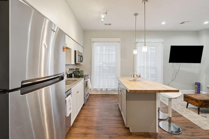 Brady Building 2br – Apt 6 - Davenport, IA