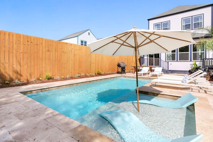 Modern Oasis | Heated Pool | Sleeps 10 | Parking - New Orleans, LA