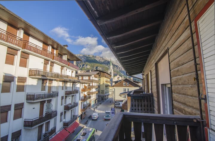 Cortina To Experience: Your Retreat Just A Stone's - コルティナ・ダンペッツォ