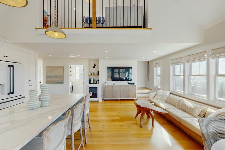 New Bayview Beach House With Spacious Deck - Wellfleet, MA