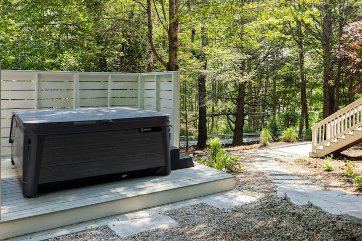 4br Coastal Home W/ Private Beach Access & Hot Tub - Yarmouth, ME