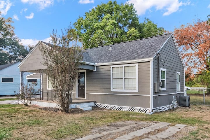 Charming 3 Bedroom Home In Nederland - Nederland, TX