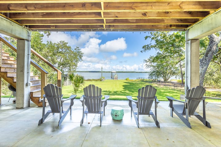 Sea La Vie-250-ft Dock Home On The Bay - Alligator Point, FL