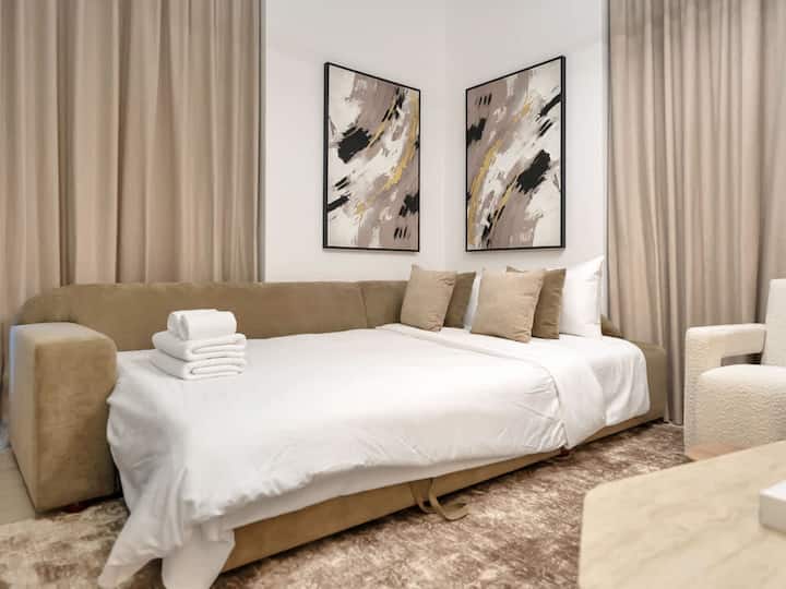 Upscale 4br+ps5 Lounge | Formula 1 | Ferrari World - Abu Dhabi