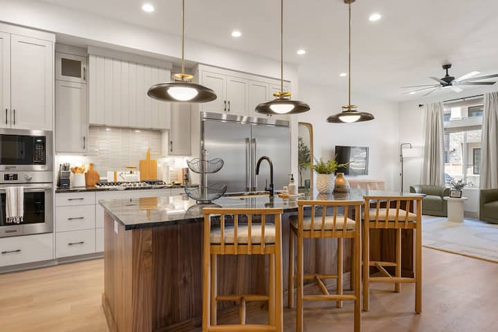 The Fish Bowl: Desert Color Lagoon + Beaches - St. George, USA