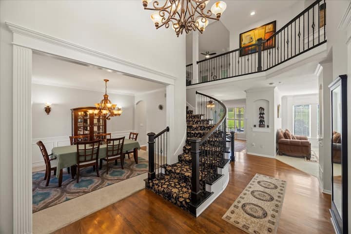 Stunning Private Villa Pond, Theater, A Place For - Spring Hill, KS