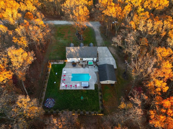 Pine & Paddle Getaway • Game Room • Hot Tub • Pool - Muskegon, MI