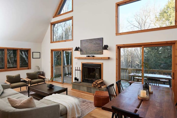 Woodland Chalet, Fire Pit, Deck & Forest Views, 3- - Livingston Manor, NY