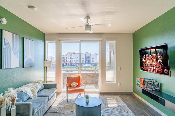 Stadium-side Escape W/pool, Gym, Balcony, Parking - Litchfield Park, AZ