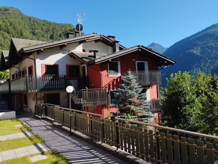 Casa Vacanze Giorgia - Caspoggio - Chiesa in Valmalenco