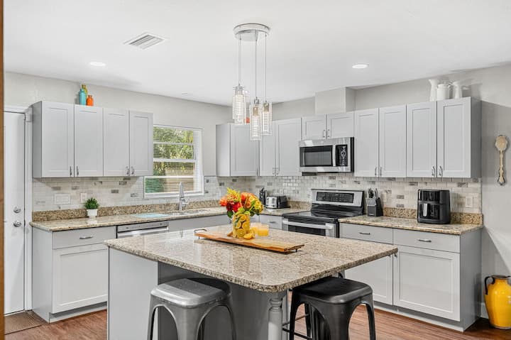 Bright Vero Beach House W/ Private Pool & Patio! - Vero Beach, FL