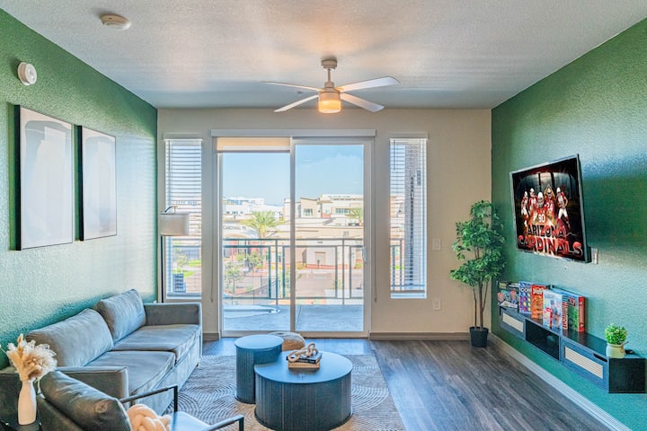 Stadium Area Unit W/ Balcony,pool,gym,parking,w/d - Glendale, AZ